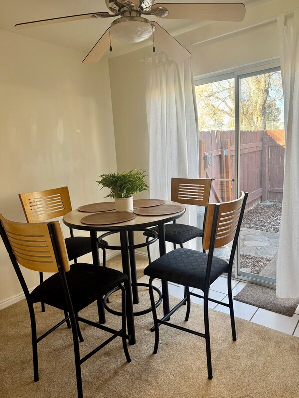 Cozy 2-bedroom Condo Near World-class Skiing - Cottonwood Heights, UT