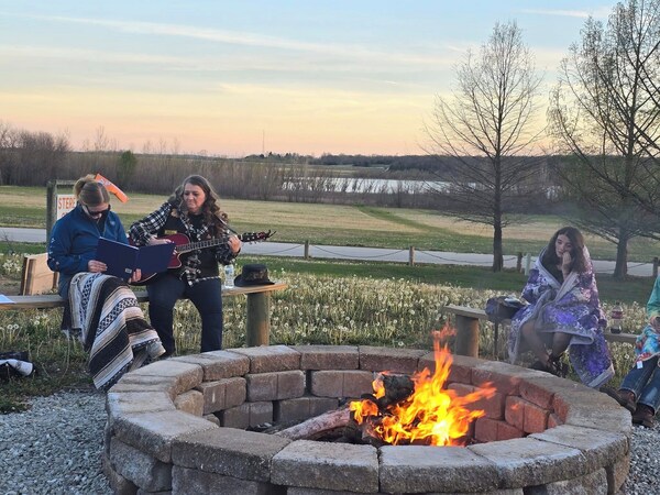 Comfortable Stay In Aprtment W/ Pool Access, Community Fire Pit, And Lake Access - Truman Reservoir, MO