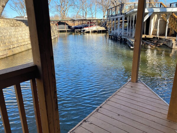 Lake House On Lake Lbj Cove W/sundeck, Patios And Lake Living  Dog Friendly! - Kingsland, TX