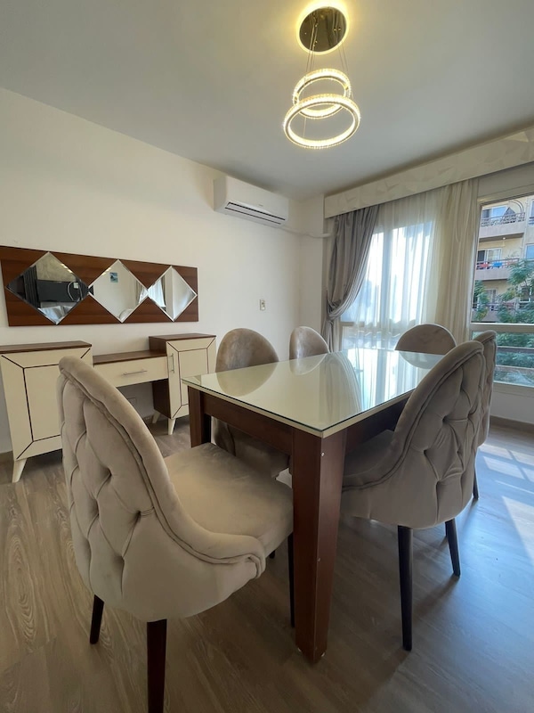 Cozy 2-bedroom Building In Amazing Cairo Governorate With Wifi, Ac - Kahire