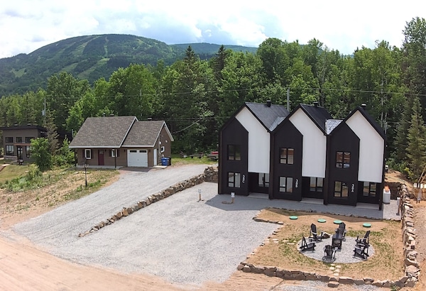 Les 3 Versants - Scandinavian Chalet, New Construction At Mont-édouard - Quebec