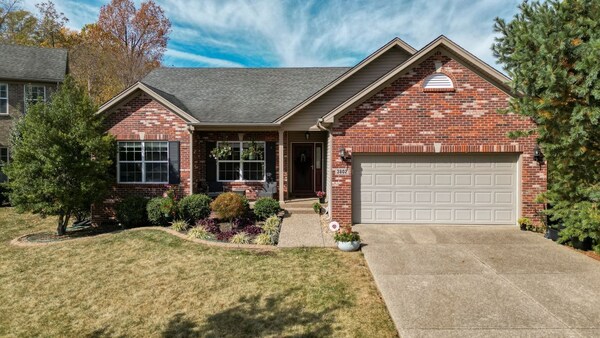 Stylish Home On Water, Minutes From Downtown. Secluded And Convenient To It All! - Anchorage, KY