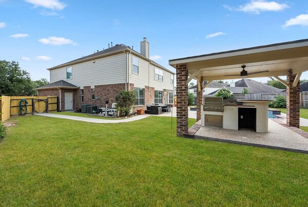 Spacious Mid Term Family Home With Heated Pool And Hot Tub. - Spring, TX