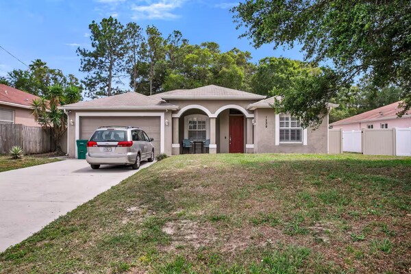 Charming 4-bedroom House With Wifi, Ac In Delightful Clearwater - Clearwater, FL