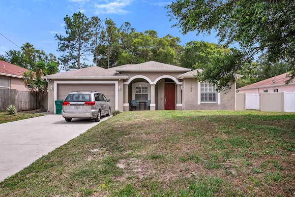 Charming 4-bedroom House With Wifi, Ac In Delightful Clearwater - Clearwater, FL