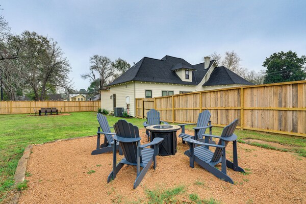 1/2 Mi To Downtown Shops: Brenham Home W/ Fire Pit - Brenham, TX