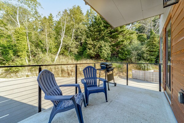 Stunner Apartments With Fireplace, Grill, Partial Ocean Views & Partial Ac - Gold Beach, OR