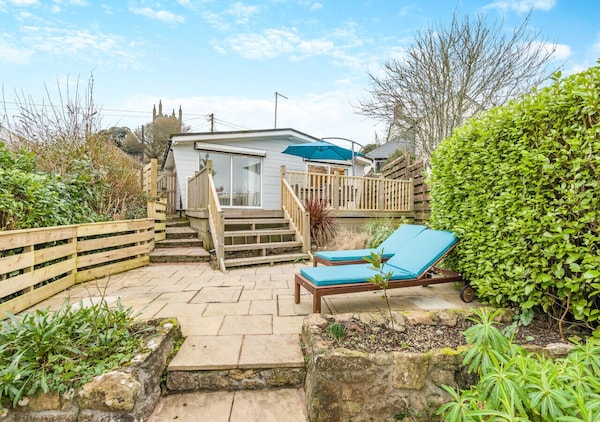 Catkins - Two Bedroom House, Sleeps 4 - Helston
