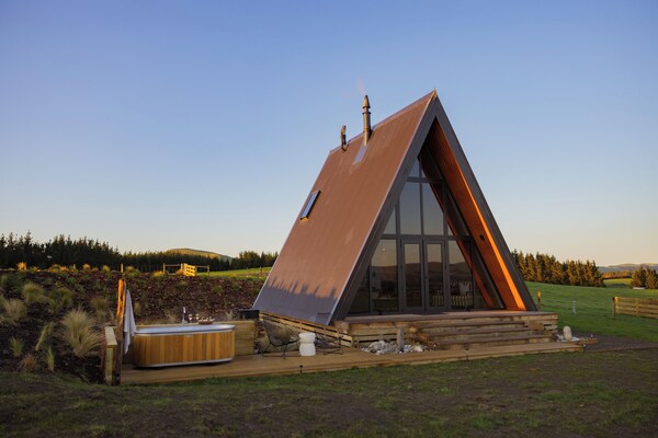 Cozy A Frame Cabin Located On A Working Sheep And Beef Farm With Hot Tub - Cheviot