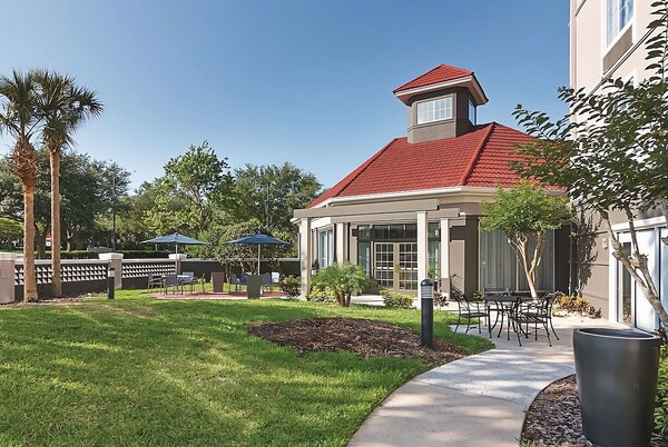 King Bed Deluxe, La Quinta Inn & Suites, Poolside Fun, Near Ucf & Universal - Orlando, FL