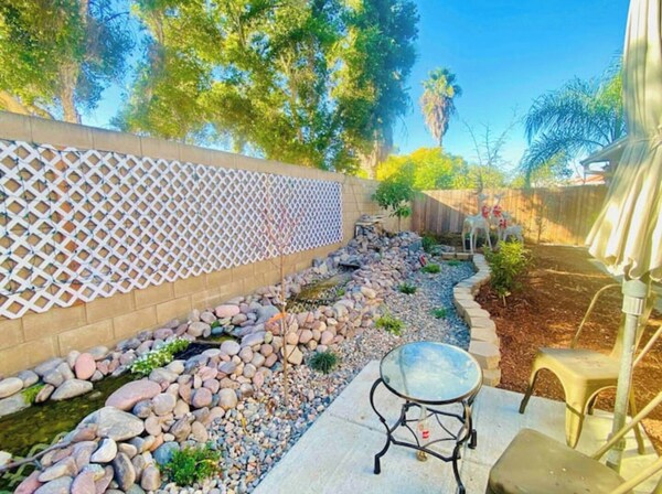 The Cozy 2 Bedrooms Home With Private Yard - Riverside, CA