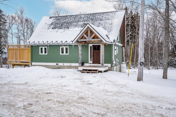 Luxury X Nature: Mountain View, Hot Tub, Game Room - Rangeley, ME