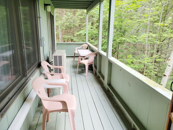 Official Seasons Rmc Condo 21c - 2 Bedrooms - Sleeps 8 - No Fees - New Hampshire (State)