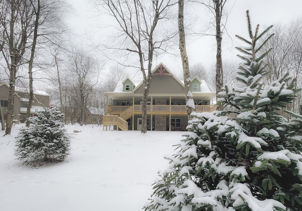Pine Crest Lodge, Private 8br Home With Large Yard, Dual Fireplace, & Hot Tub - Pennsylvania