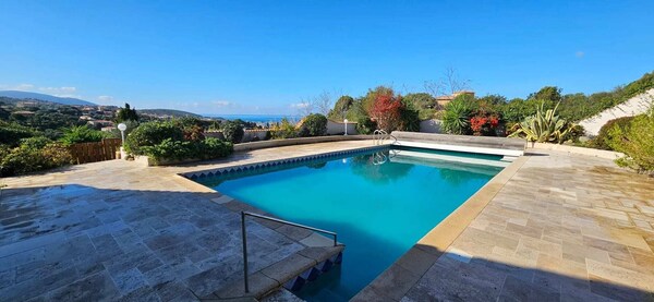Luxury Villa Les Amandiers, Sea View & Swimming Pool - Propriano