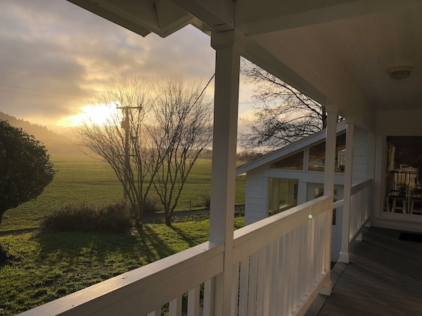 3-bedroom Coastal Farmhouse, Bbq, Games, Bikes - Modern Touch Meets Farmhouse Decor - Prairie Creek Redwoods State Park, Orick