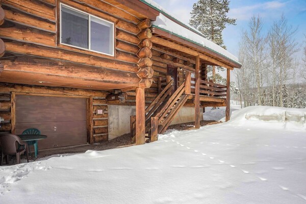 Silverthorne Cabin With Hot Tub And Forest Access - Silverthorne, CO