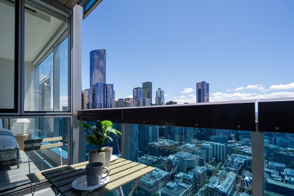 Lvl42 2b Apt With Free Parking In Cbd - The University of Melbourne
