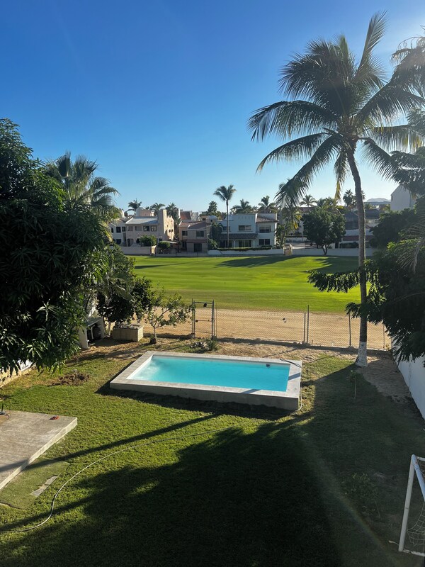 Casa En Campo De Golf Con Alberca. Excelente Ubicación Muy Cerca Del Centro - San José del Cabo