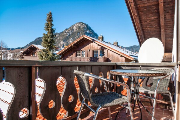Ferienwohnung 'Carlina' Mit Bergblick, Balkon Und Wi-fi - Tannheim