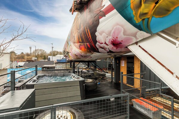 Boeing Airliner Private Jet With Hot Tub And Sauna - Bristol