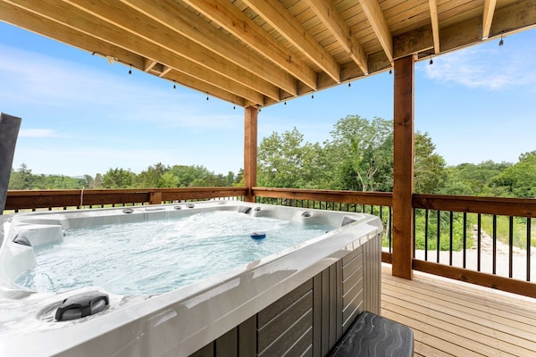 2 Min To Marina! Hot Tub! Indoor Pool! - Branson, MO