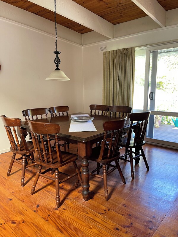 Newly Renovated, 3 Bedroom, Pet Friendly Unit. - Lorne