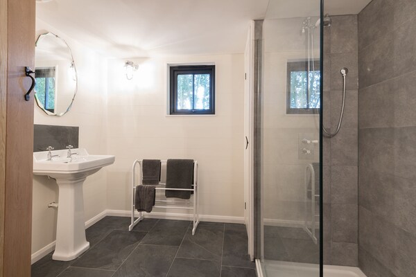 Coastal Walden Lodge - Cowbridge