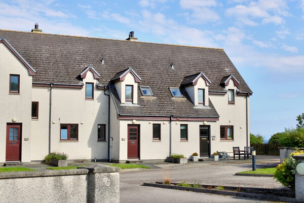 2-bedroom Villa Overlooking The Famous James Braid Brora Golf Course. - Helmsdale