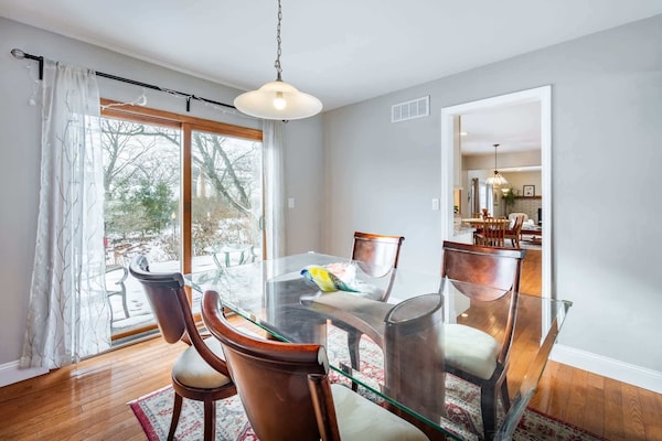 Charming 4br Ann Arbor Home, Near Parks & Shops - Ypsilanti, MI