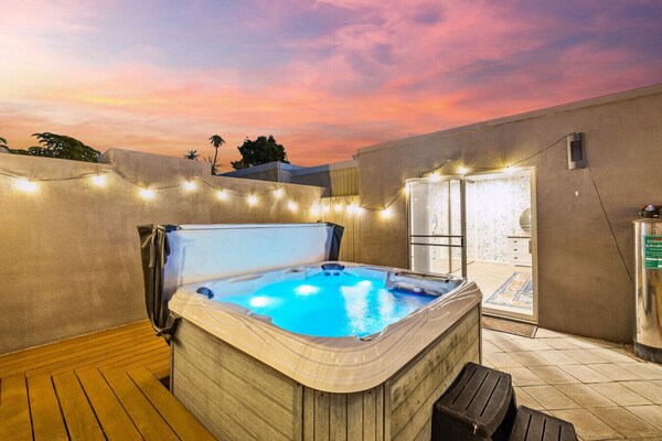 Modern Pacific Beach Retreat W/ Hot Tub & Views - San Diego, CA