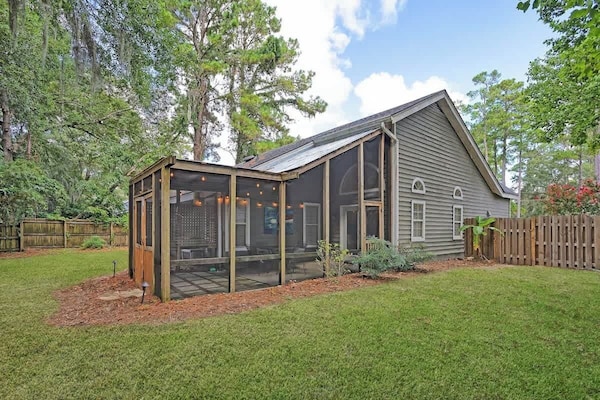 New Spacious Cottage Near Beach & City Dogs Welcome - Daufuskie Island, SC