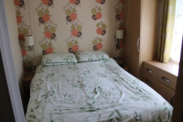 Willows 24 3 Bedroom Lodge At Trecco Bay Holiday Park - Porthcawl