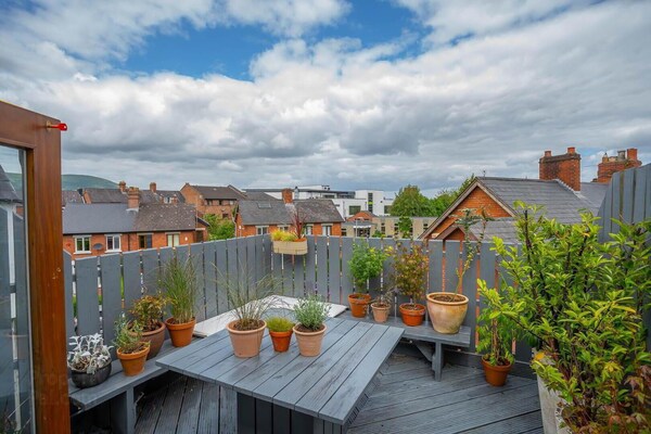 Magnificent Victorian Home With Outdoor Terrace - Belfast