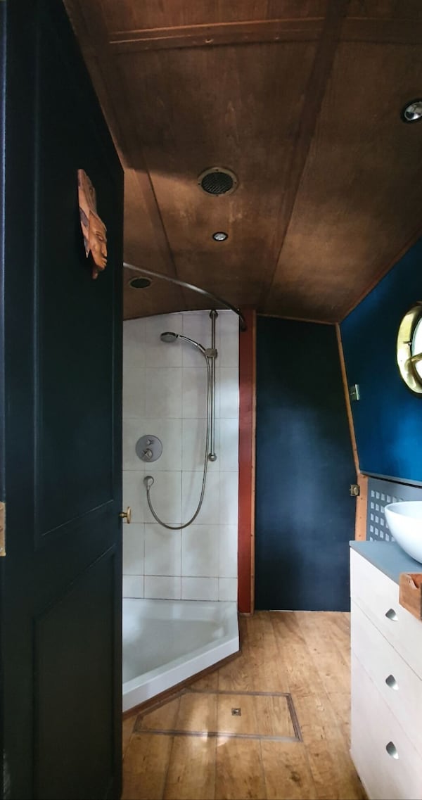 70ft 4 Berth Houseboat In The Peak District - Derbyshire