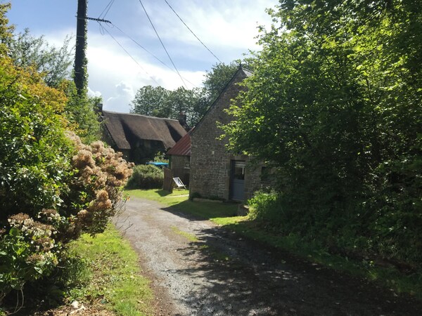 Maisonnette Bretonne En Campagne, Calme & Confort - Ploemel