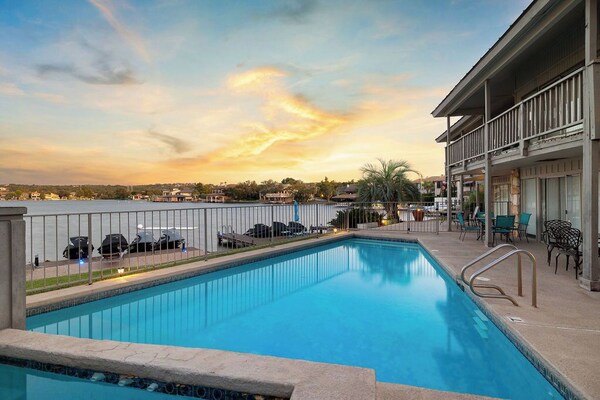 Horseshoe Bay 3-bedroom Retreat On Lake Lbj With Direct Lake Access And Pool. - Marble Falls, TX