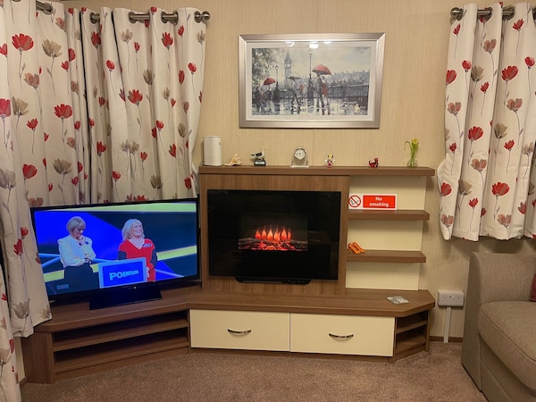 3 Bedroom Caravan (Grove 12) On Trecco Bay Holiday Park, Porthcawl - Porthcawl
