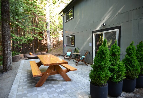Charming Modern Cabin: Steps To Lake, Updated Amenities, Fast Wi-fi & More! - Hoodsport, WA