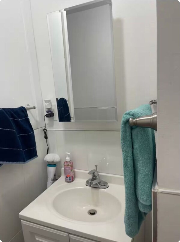 Charming 1-bedroom In A Private House In Queens With Ac, Wifi. Enjoy Your Stay - New York