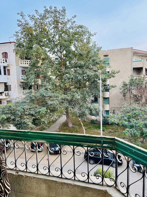 Cozy 2-bedroom Apartment In Welcoming Cairo With Ac, Wifi - El Cairo