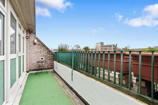 Modern 1-bedroom Apartment In Vibrant Stockwell, Near Central London - London, UK