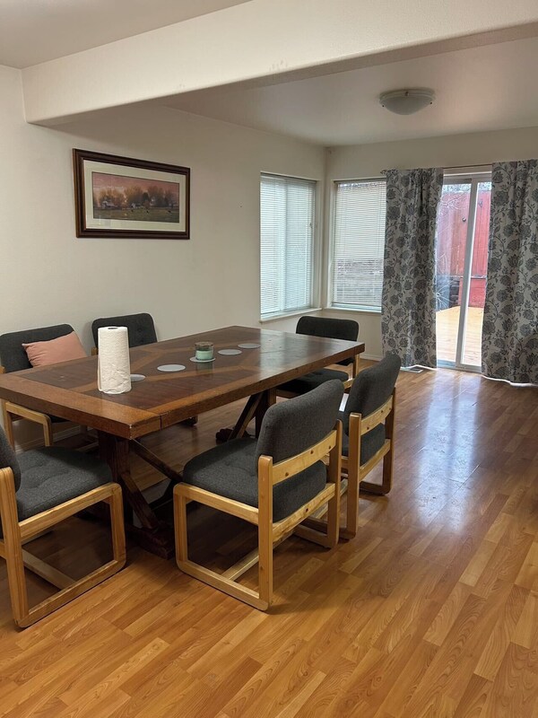 3-bedroom House In Beautiful Anchorage Near Airport - Anchorage, AK