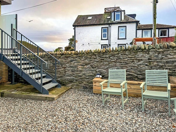 2 Bedroom Accommodation In Dunoon -