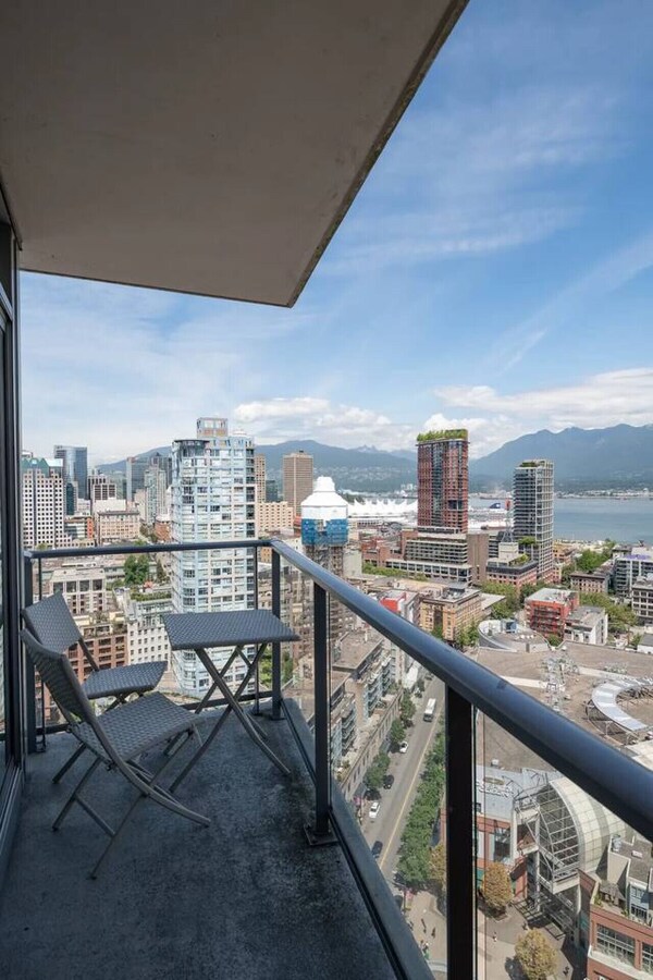 3 Bed Room Sub Penthouse Ocean And Mountainview - 6400