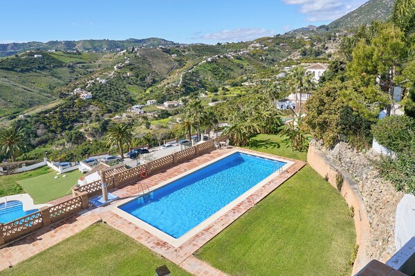 Apartment 'Platero' With Shared Pool And Wi-fi - Frigiliana