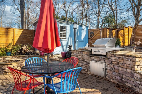 Warm Cozy 2-br Retreat | Outdoor Firepit | Sleeps 4 - 教堂山