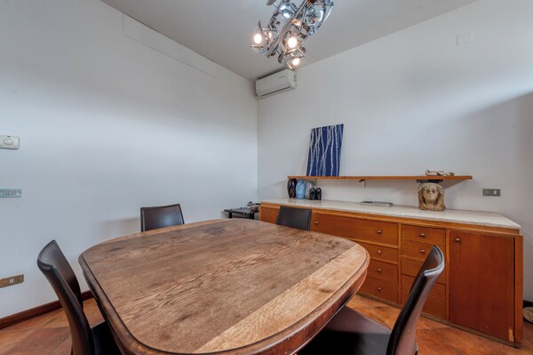 Chambre 'Book House A Lecce C' Avec Balcon, Wi-fi Et Climatisation - Lecce
