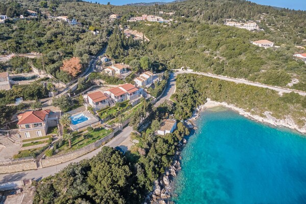Studio Apartment 'Dolphin Villa 1' With Sea View, Wi-fi And Air Conditioning - Paxi