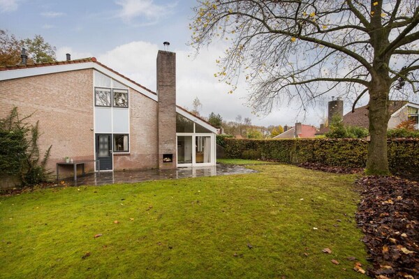 Bullfinch I Home With Eccentric Garden - Assen